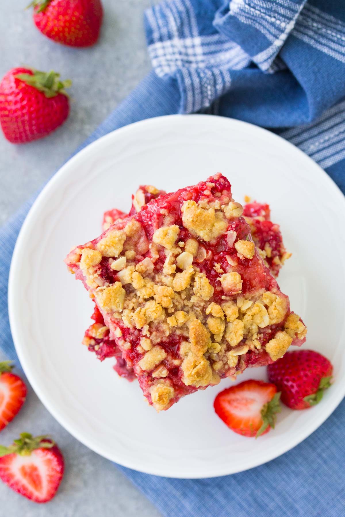 Strawberry Oatmeal Bars - Easy Strawberry Recipe!