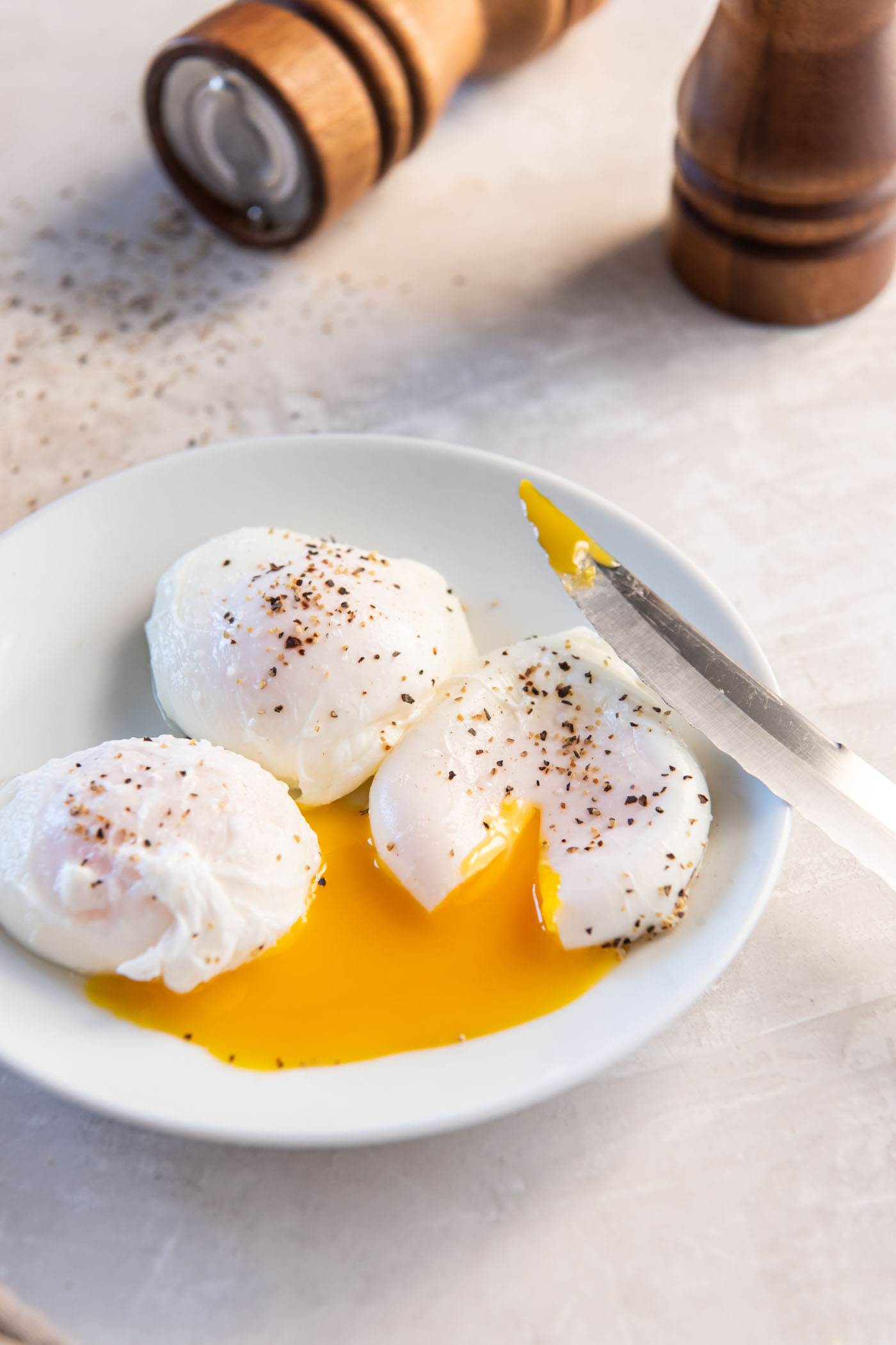 Perfect Poached Eggs How To Poach An Egg Kristine S Kitchen